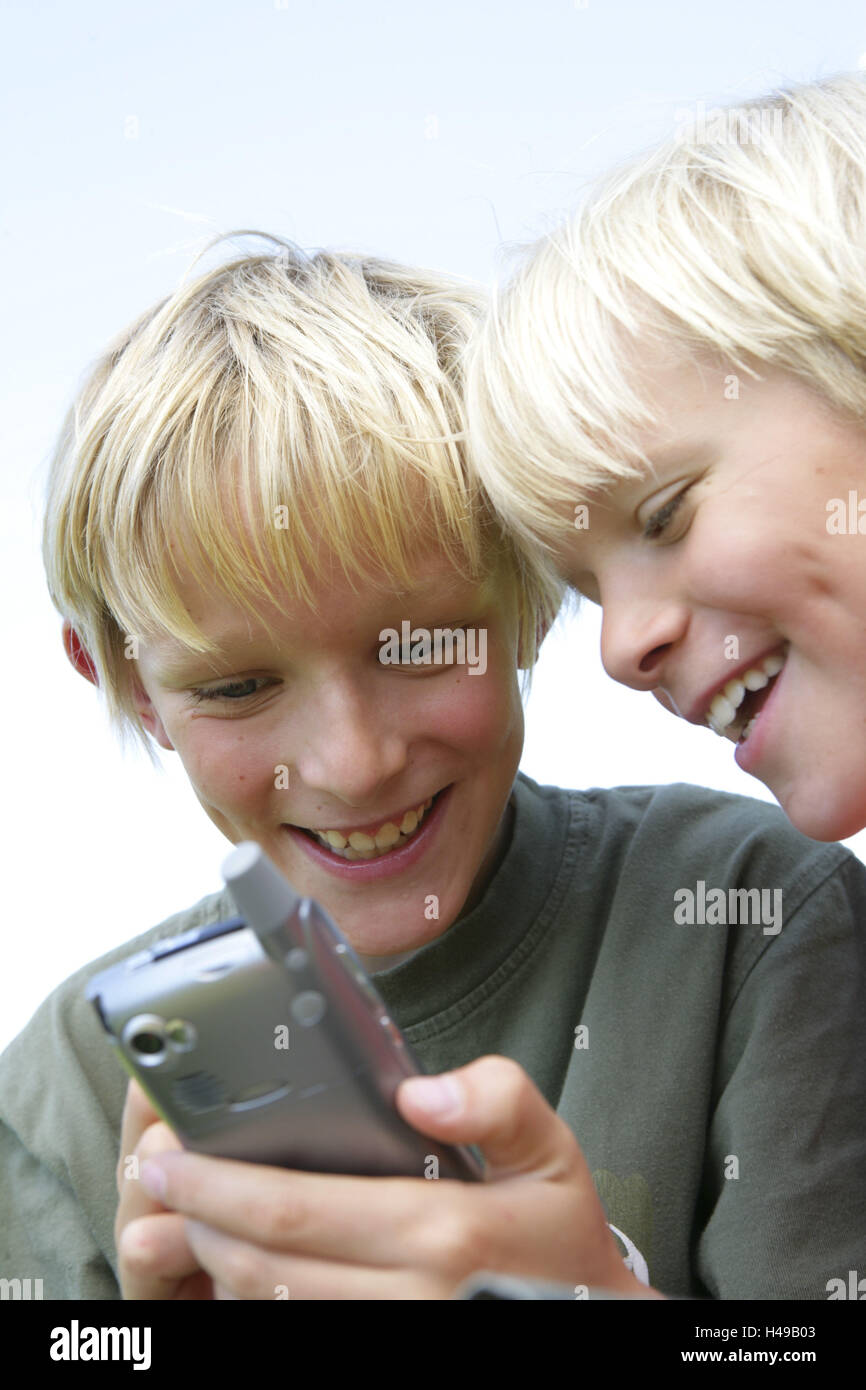Boys, mobile phone, display, look, smile Stock Photo - Alamy