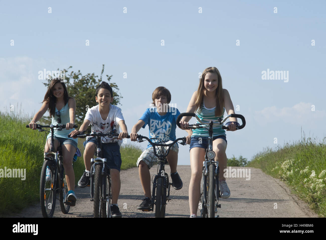 Teenagers on bikes hi-res stock photography and images - Alamy