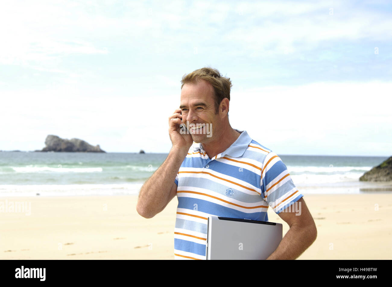 Beach, man, smile, mobile phone, call up, laptop, hold, half portrait ...