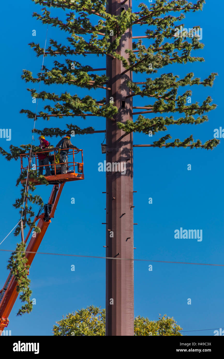 Cellular tower backhaul hi-res stock photography and images - Alamy