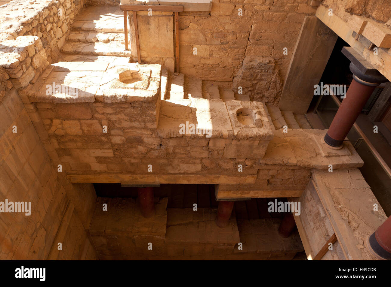 Greece, Crete, palace of Knossos, stairwell Stock Photo - Alamy