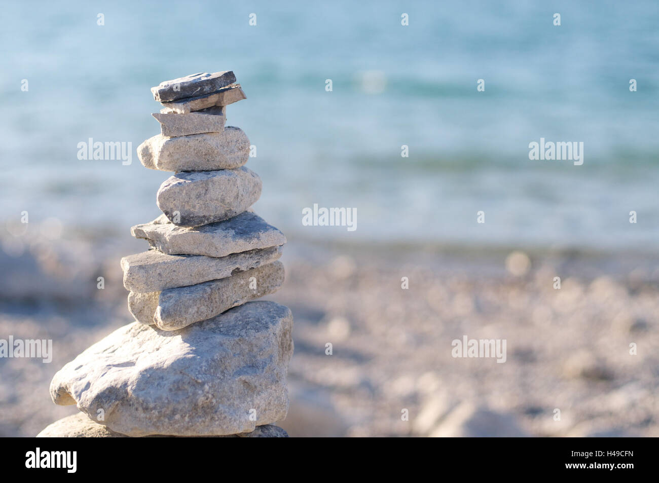 Man stacked stones beach close hi-res stock photography and images - Alamy