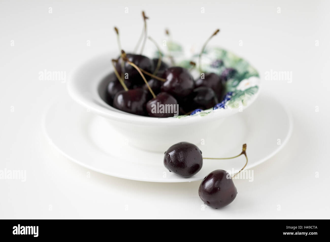 Dished plates and plates with morellos Stock Photo - Alamy