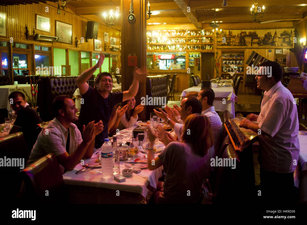 Nightlife istanbul hi-res stock photography and images - Alamy