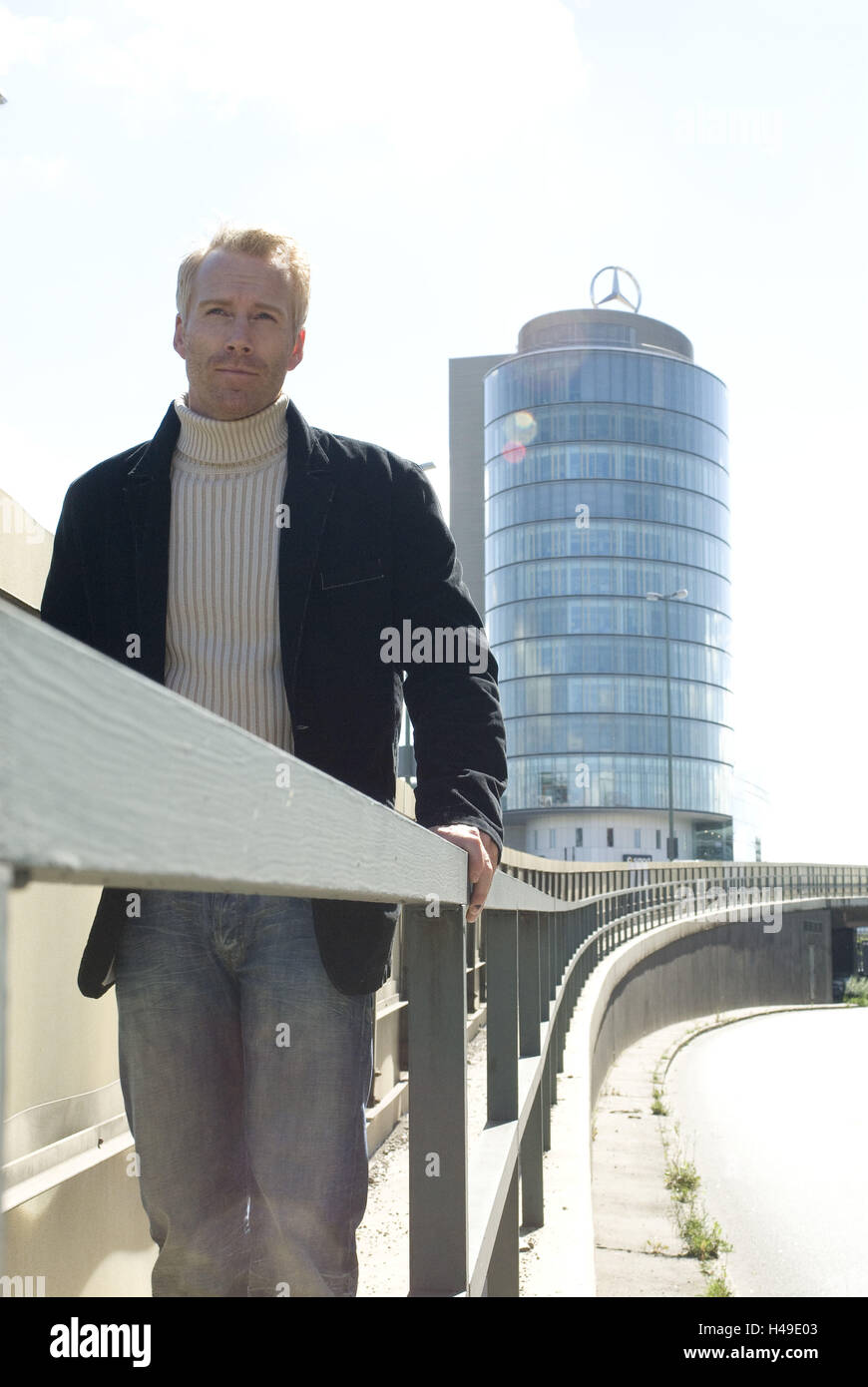 Stand by railing hi-res stock photography and images - Alamy