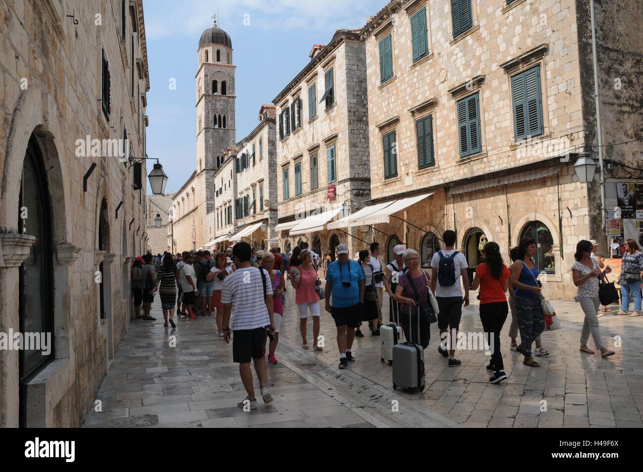 A street scene in the Old Town, Dubrovnik, Croatia Stock Photo - Alamy