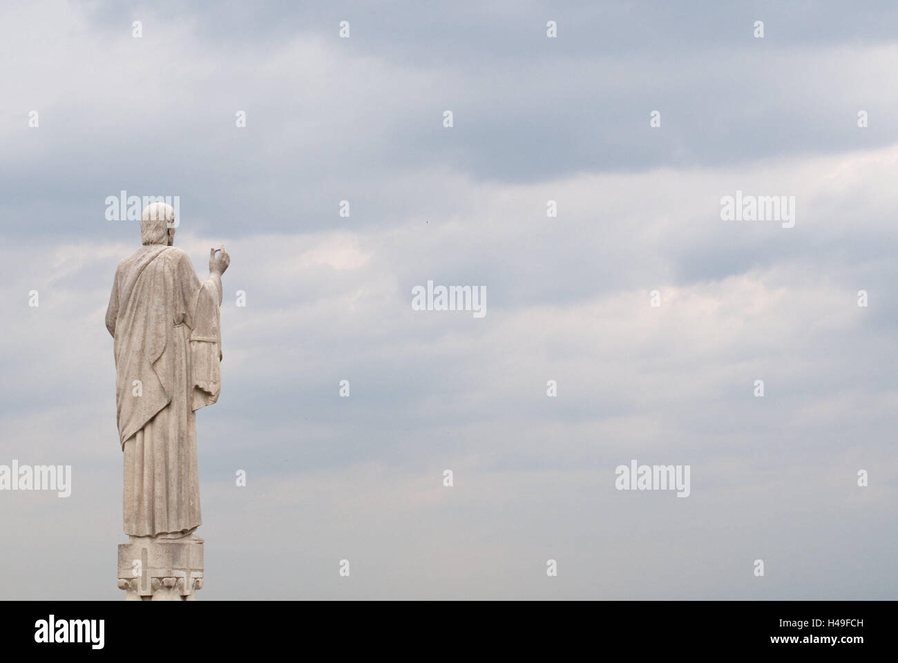 Statue of a saint hi-res stock photography and images - Alamy