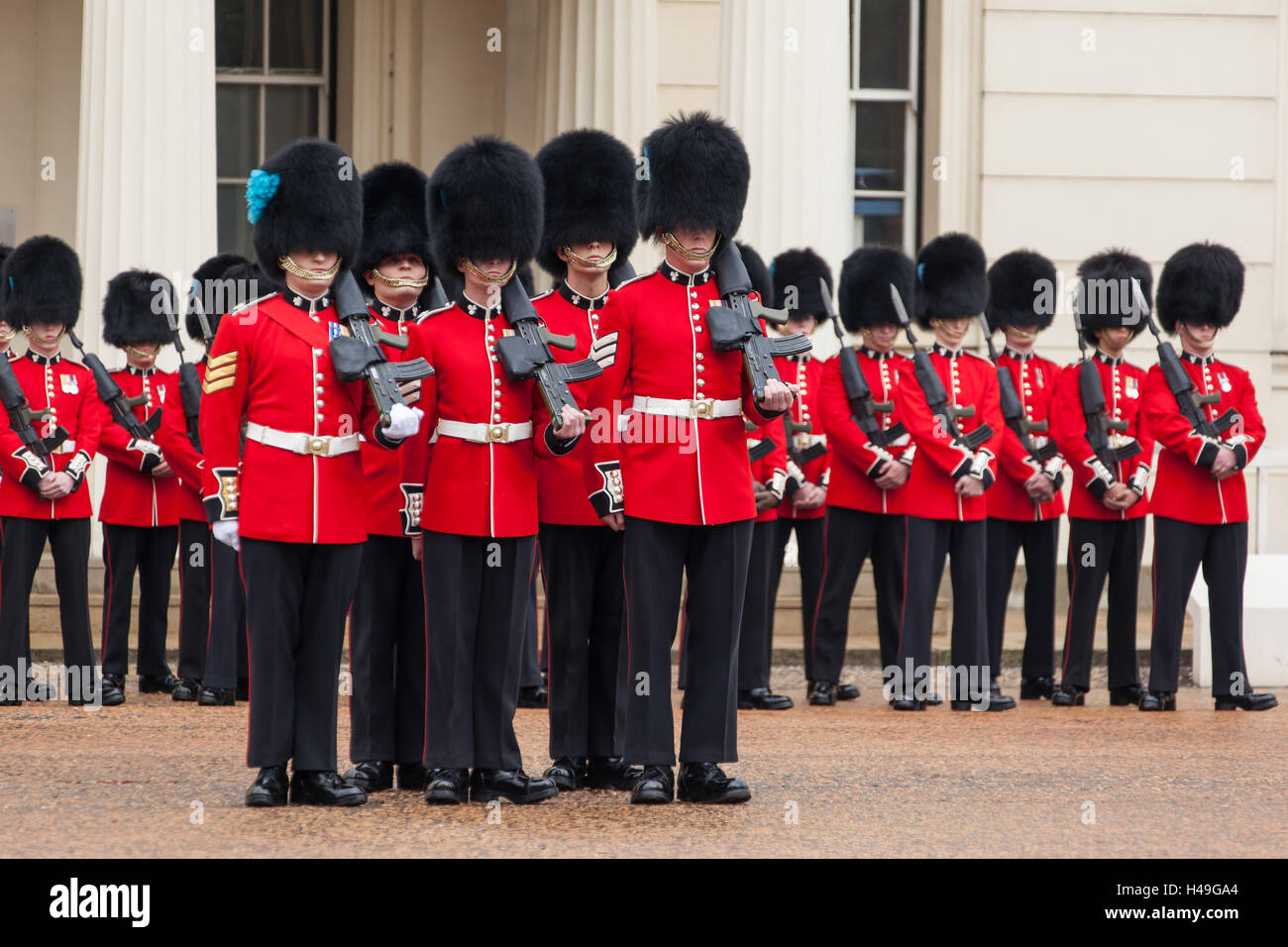 Great Britain, London, Buckingham Palace, awake change, Changing the ...
