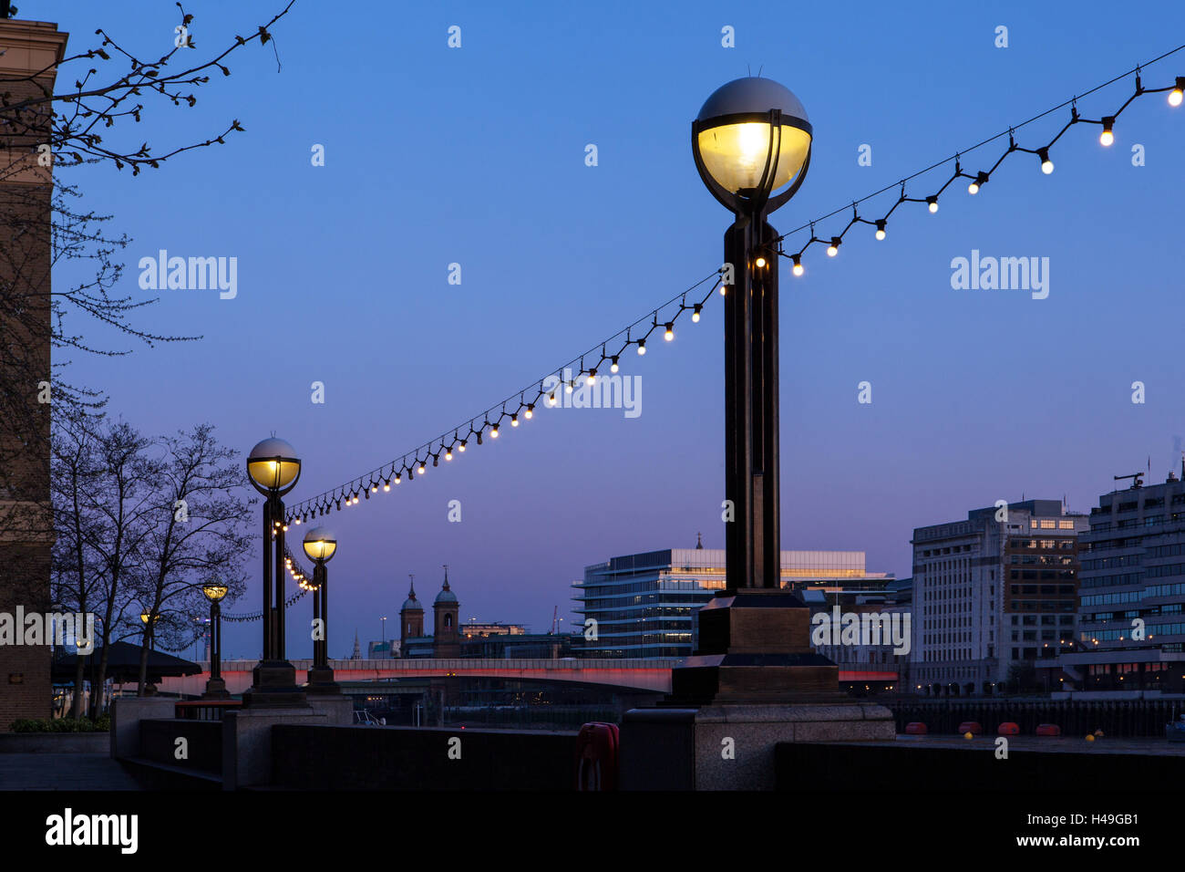 Dusk queen walk hi-res stock photography and images - Alamy