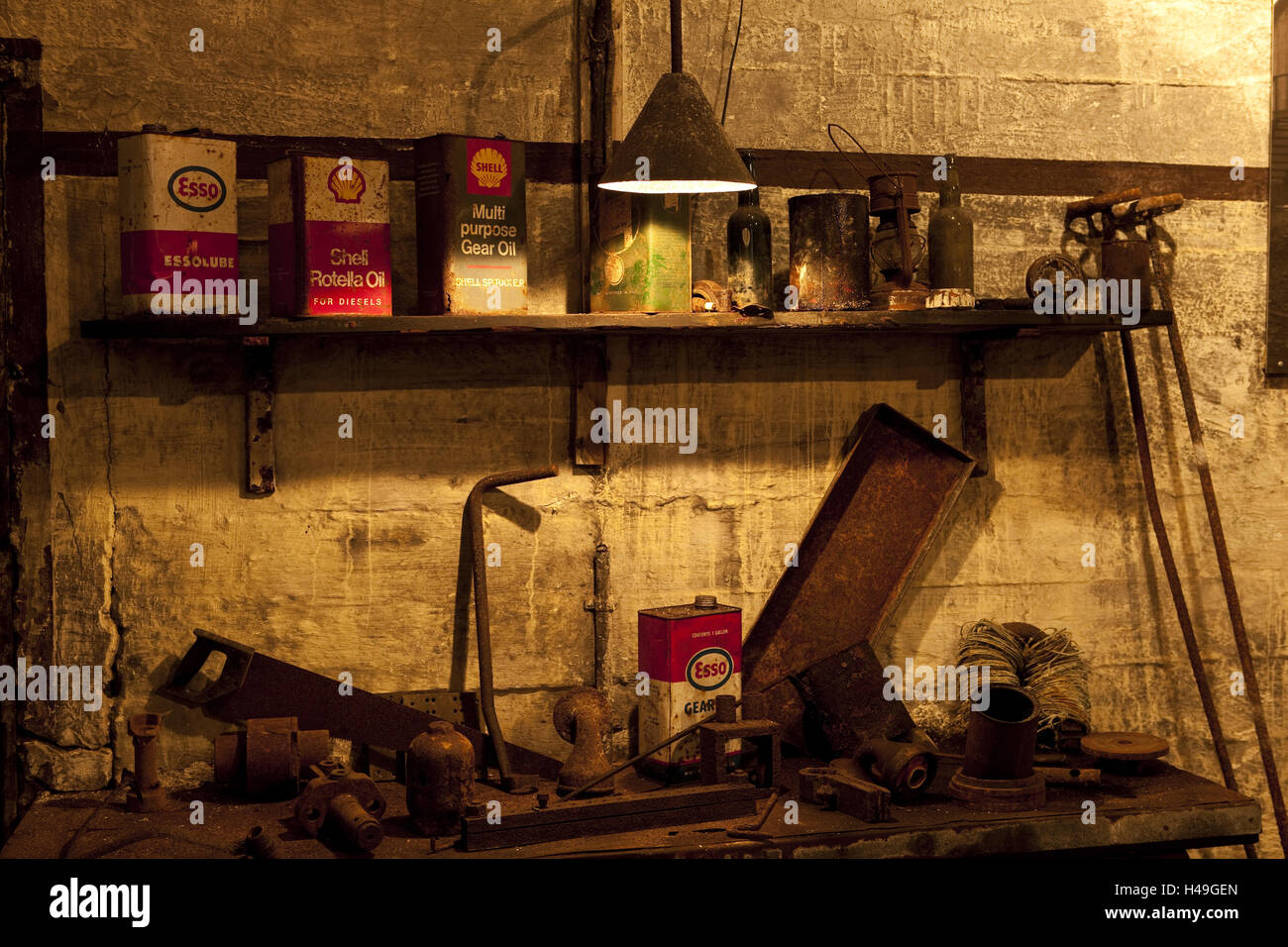 Old garage inside hi-res stock photography and images - Alamy