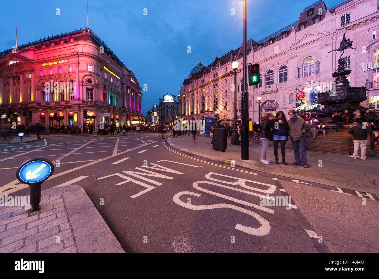 Piccadilly circus street scene hi-res stock photography and images - Alamy