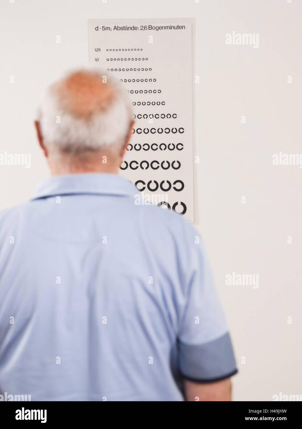 Senior, eye test Stock Photo - Alamy