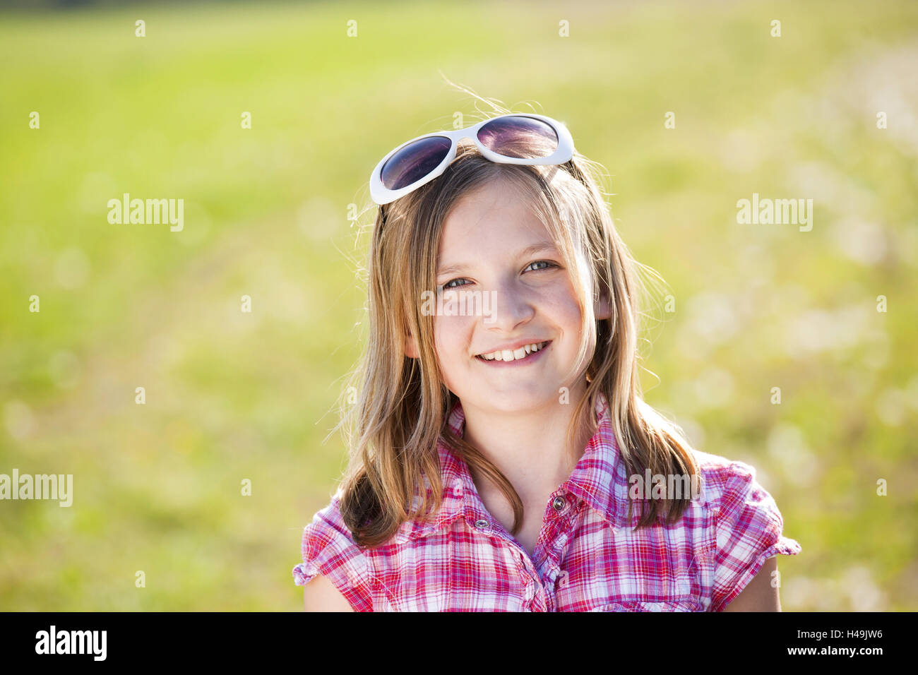 Girls with sunglasses, summer, outside, portrait Stock Photo - Alamy