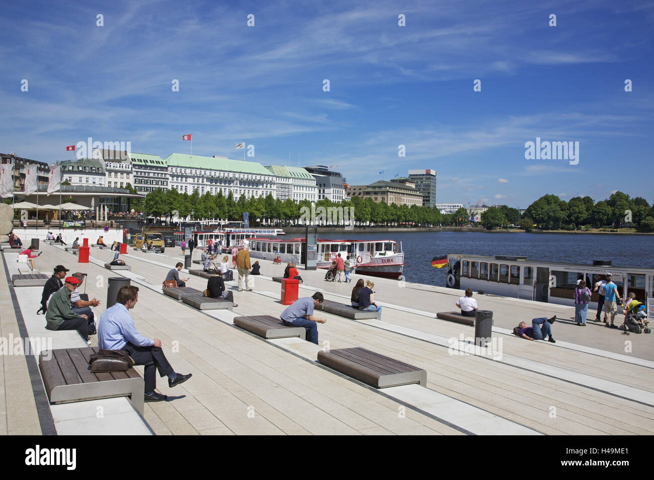 Alster stairs of the Inner Alster in the Hamburg Jungfernstieg with the ...