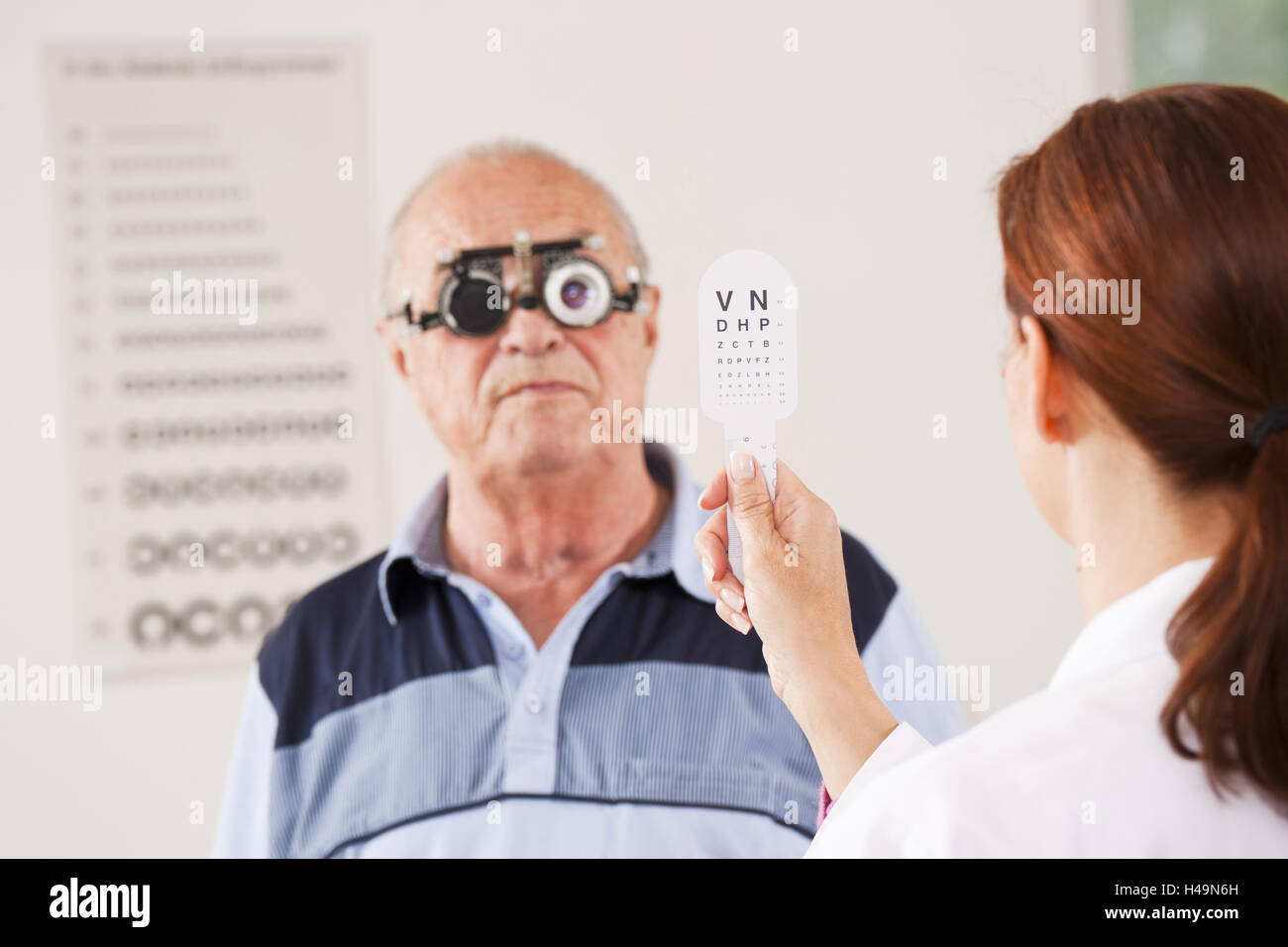 Eye test hi-res stock photography and images - Alamy