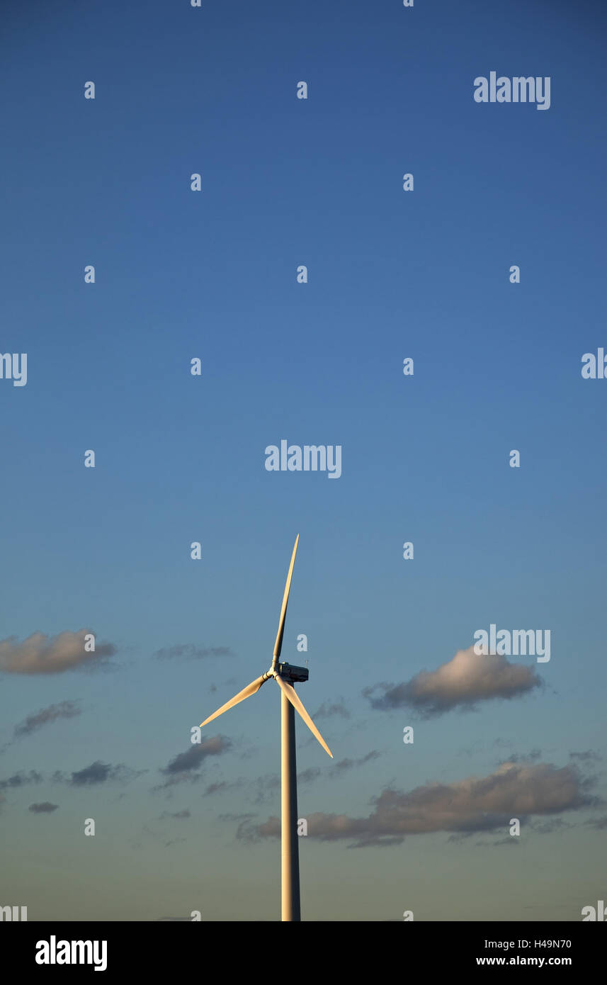 Wind turbine, wind power, current production, wind power, cloudy sky ...