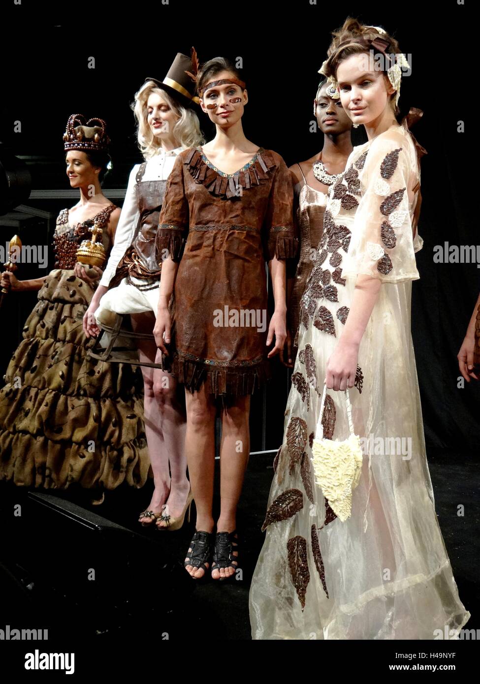 Salon chocolate sculpture hi-res stock photography and images - Alamy