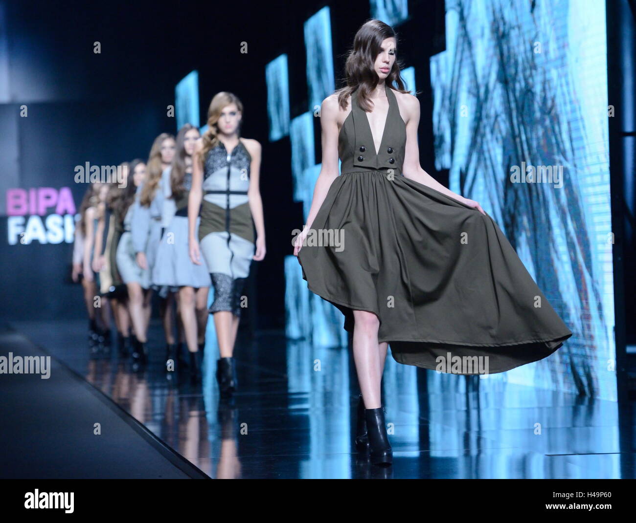 Zagreb, Croatia. 13th Oct, 2016. Models present creations during the ...