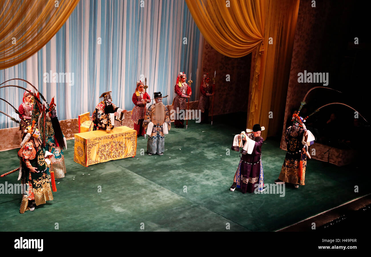 Pictured on stage hi-res stock photography and images - Alamy