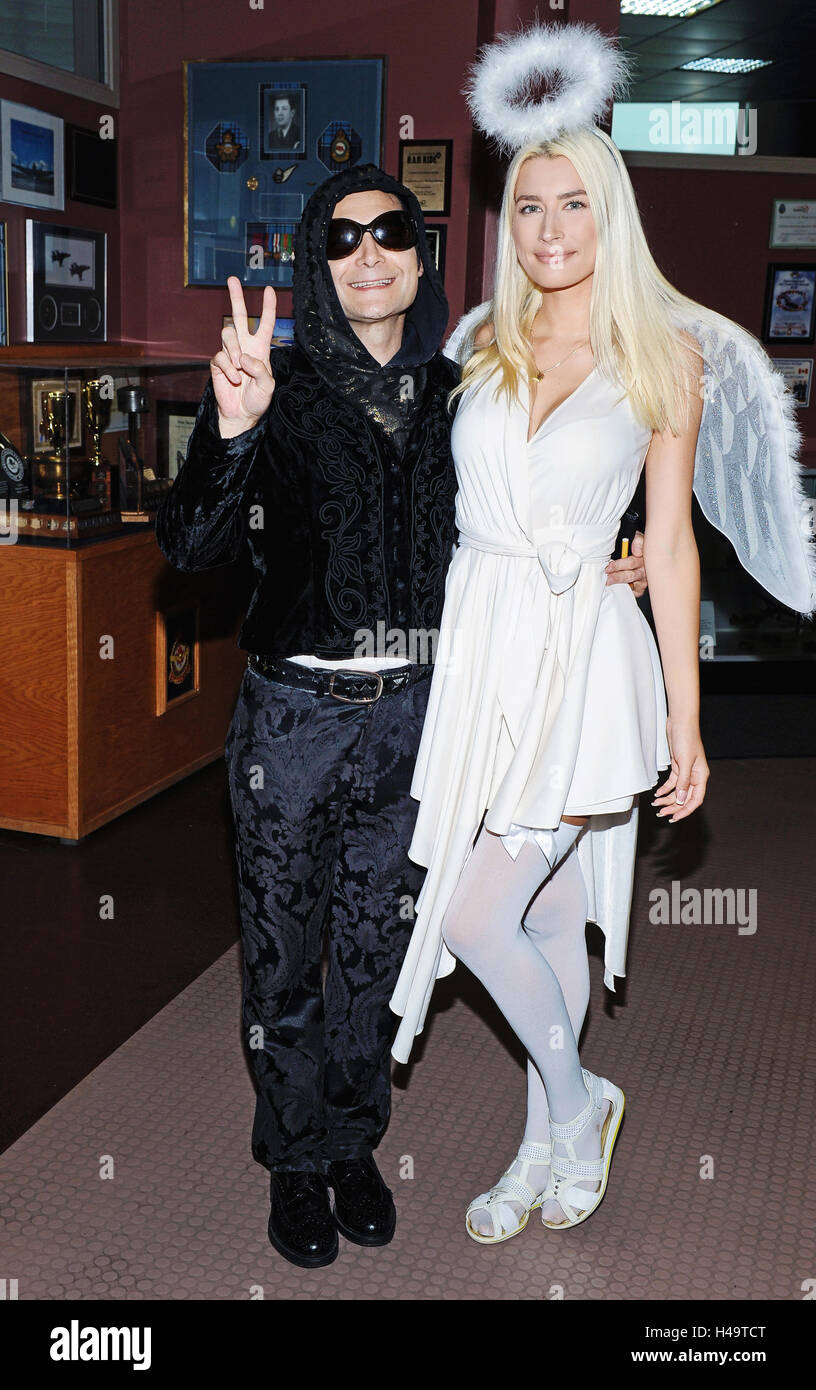 American comic singer hi-res stock photography and images - Alamy