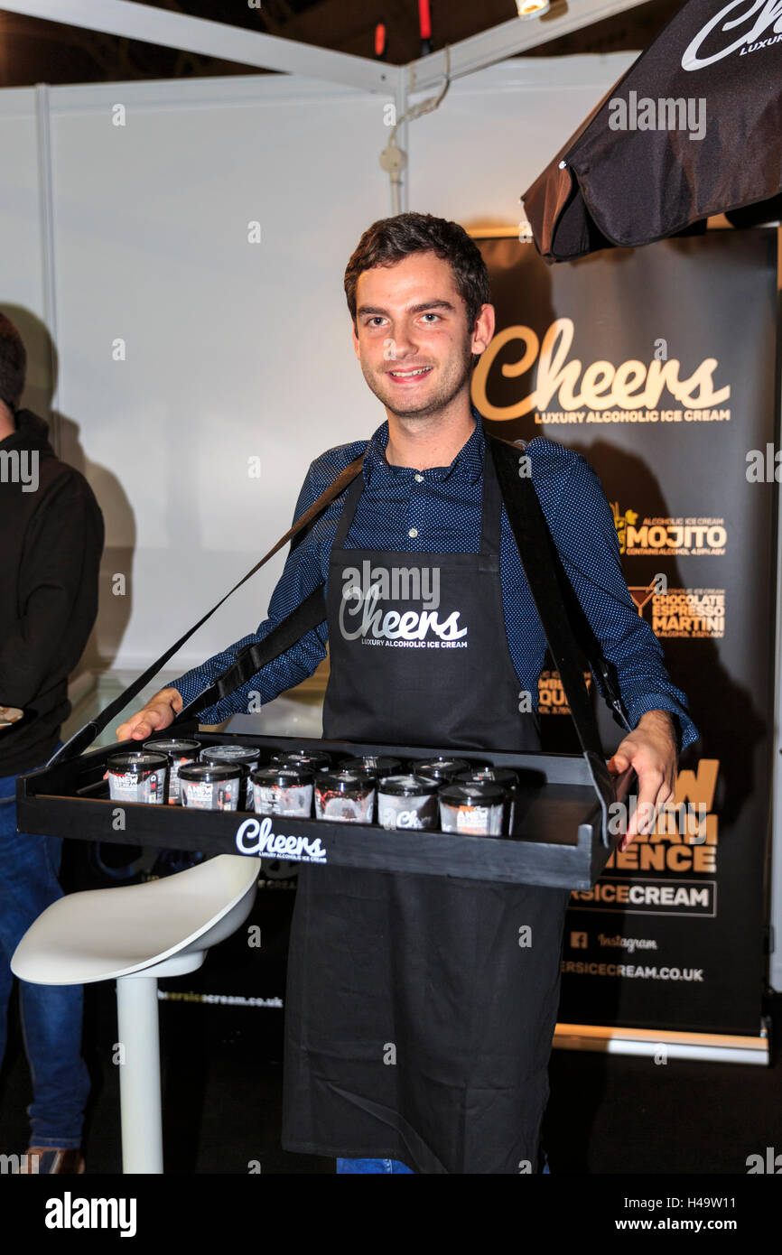 Cheers alcoholic ice cream hi-res stock photography and images - Alamy