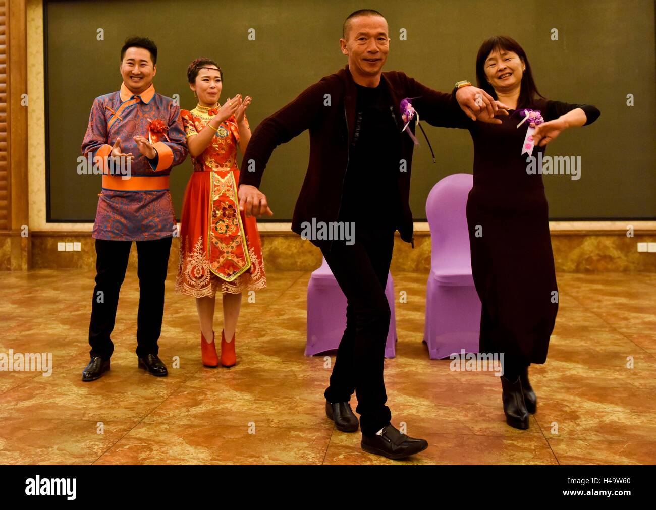 Tacheng, China's Xinjiang Uygur Autonomous Region. 9th Oct, 2016. Bride ...