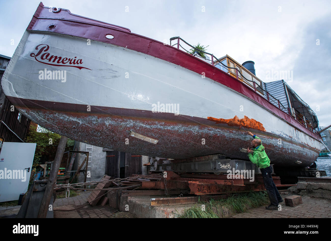 Steam icebreaker hi-res stock photography and images - Alamy