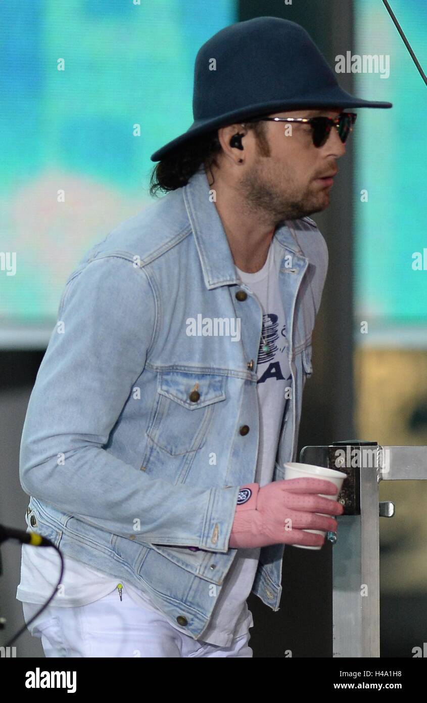 Nathan followill of kings of leon hi-res stock photography and images ...