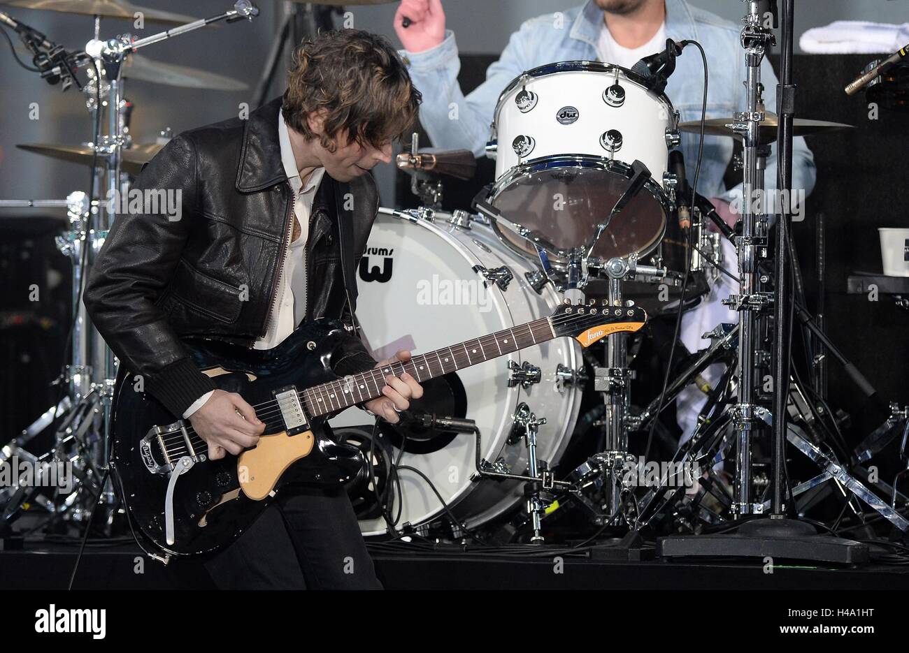 Nbc today show concert with kings of leon hi-res stock photography and ...