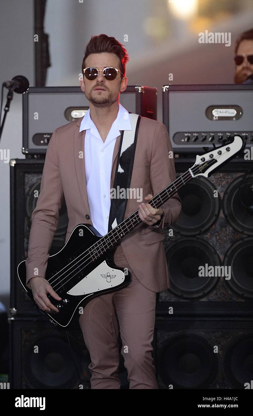 Jared followill of kings of leon hi-res stock photography and images ...