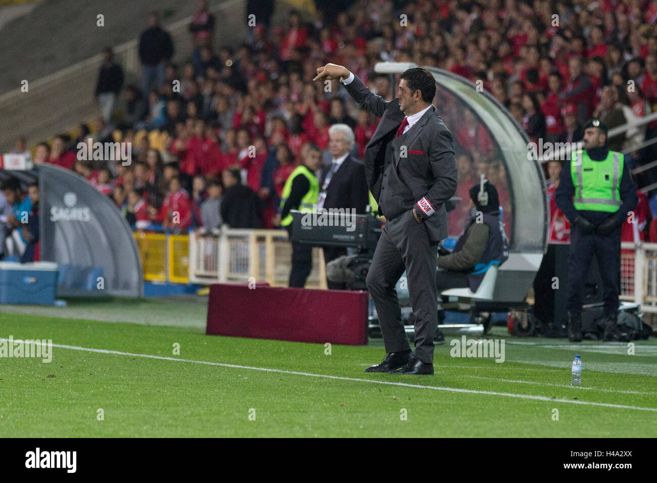 Estoril, Portugal. 14th October, 2016. SL Benfica's head coach Rui ...