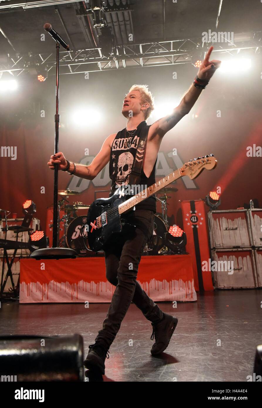 New York, NY, USA. 14th Oct, 2016. Deryck Whibley of Sum 41 on stage ...