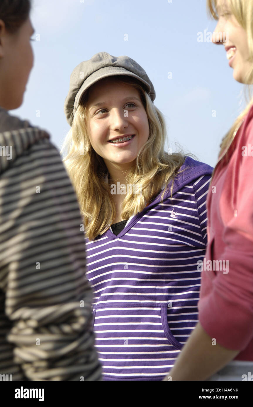 Teenager, girls, friendship, conversation, outside Stock Photo - Alamy