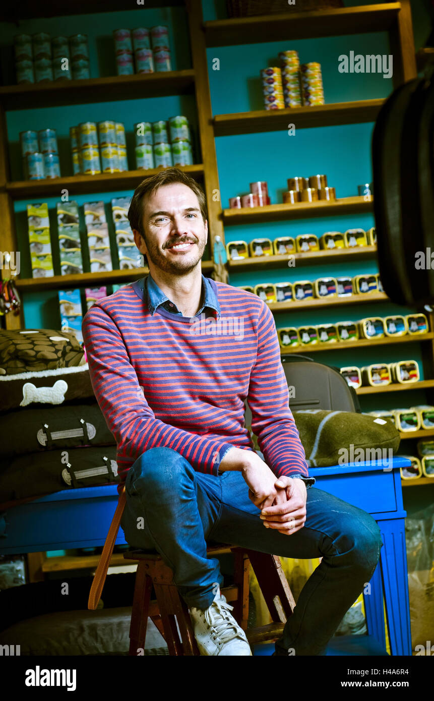 Germany, Hamburg, St Georg, Lange Reihe, retail shop, pet shop, Pet ...