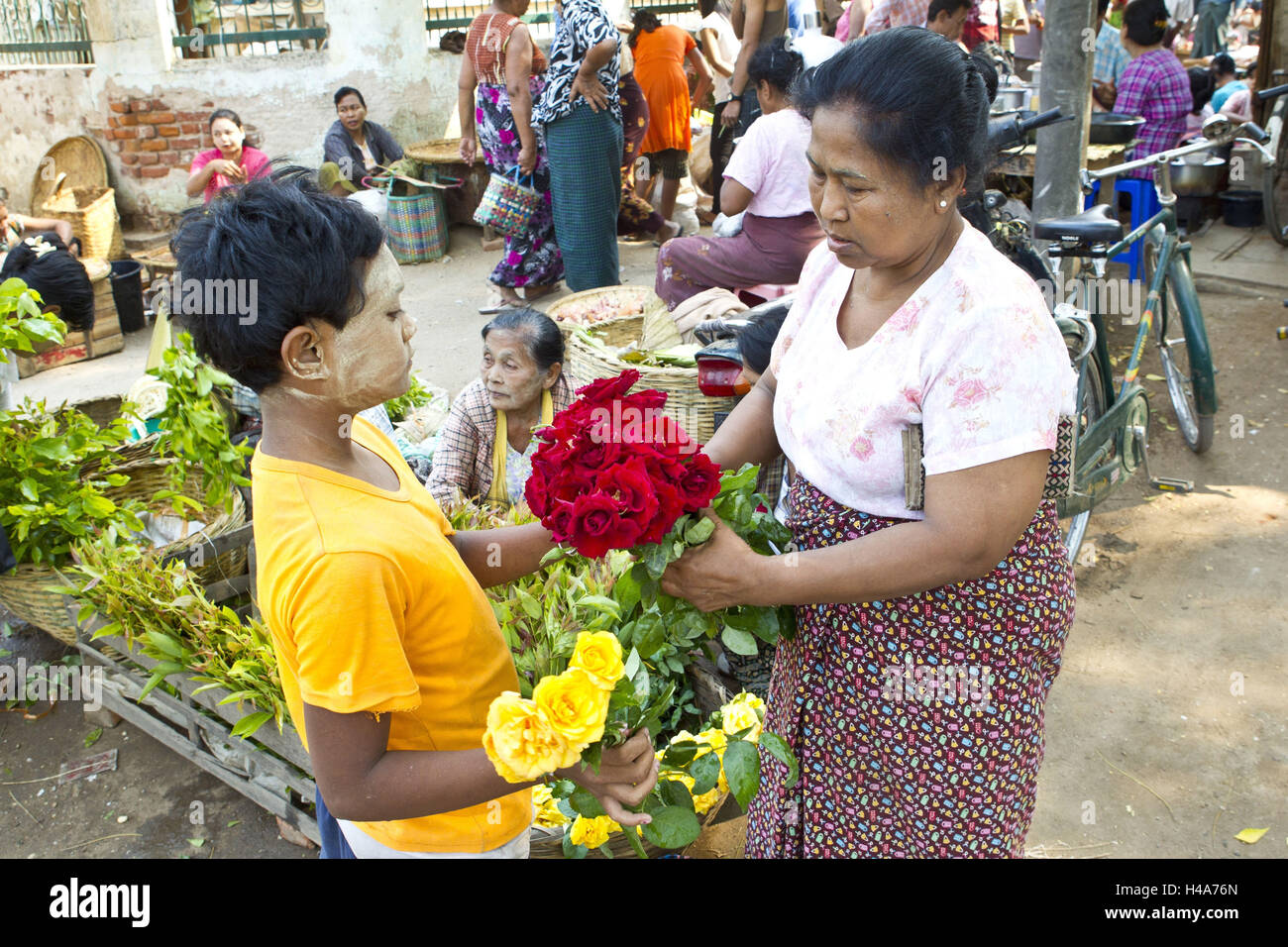 Myanmar, city of Bagan, market, flower stand Stock Photo - Alamy
