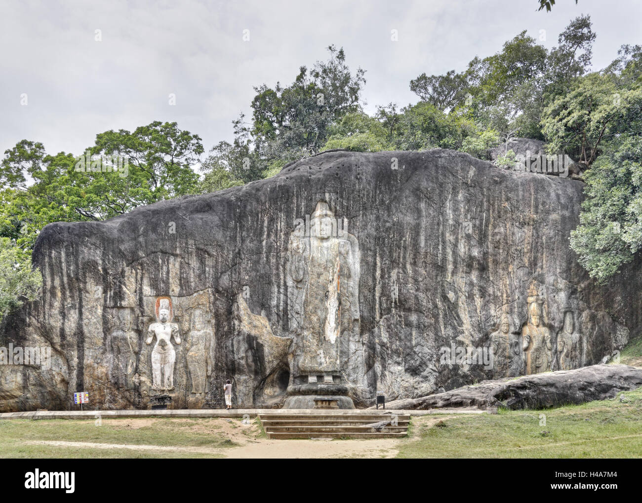 Sri Lanka, Wellawaya, Buduruwagala, Buddhist temple, in bile chiselled ...