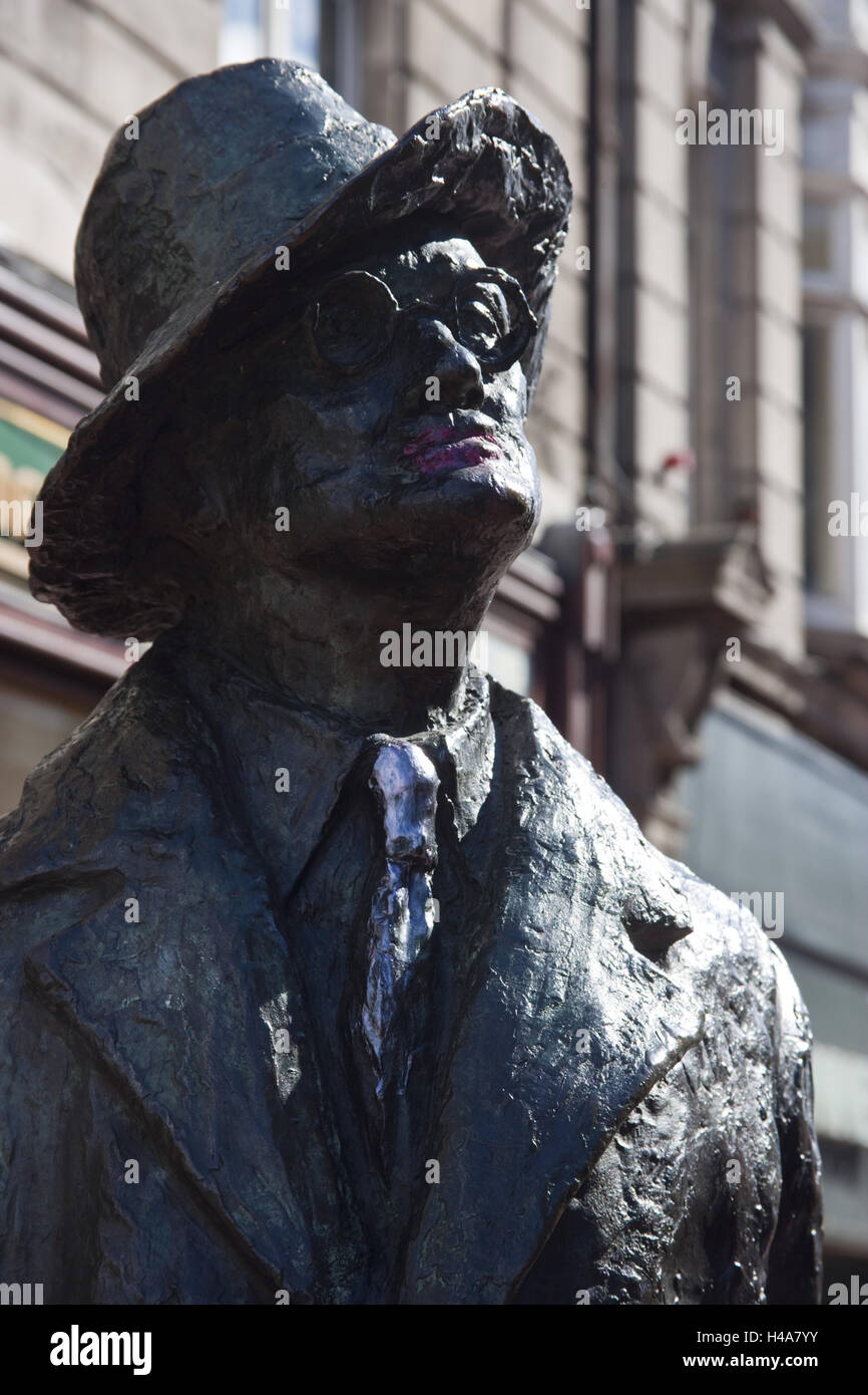 Statue of James Joyce in Dublin, Ireland Stock Photo - Alamy