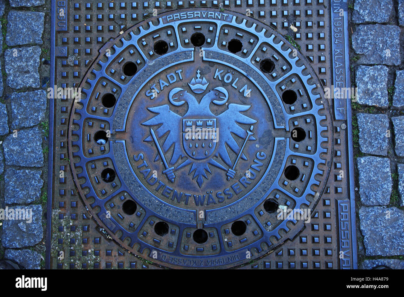 Manhole cover cologne hi-res stock photography and images - Alamy