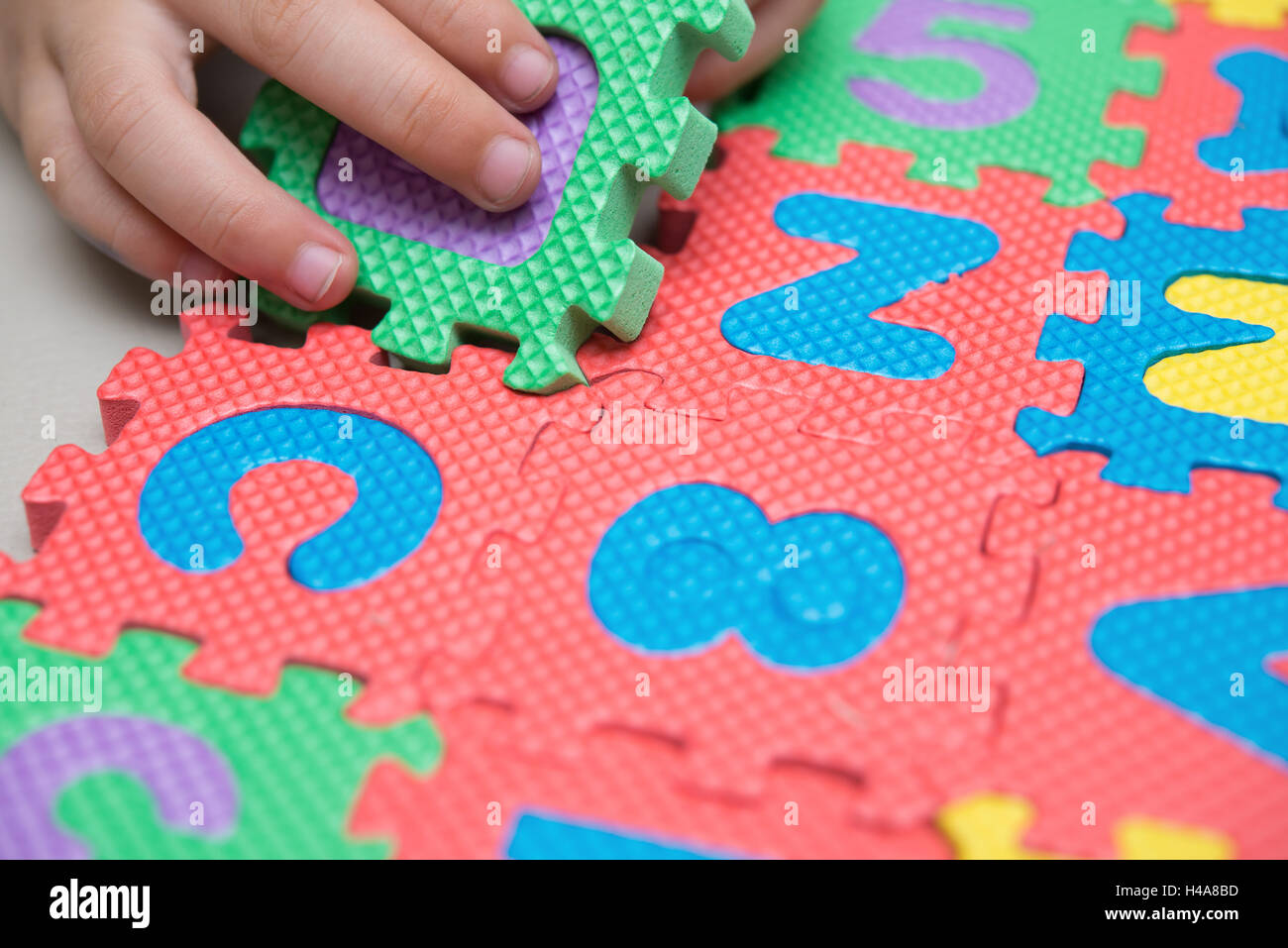 kid playing alphabet jigsaw puzzles Stock Photo - Alamy