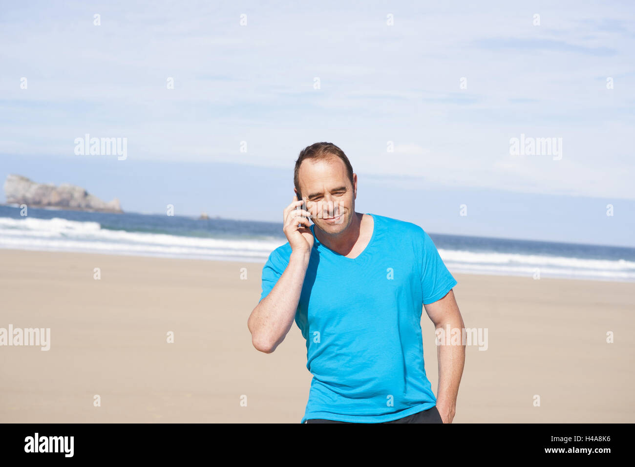 Man calls up on the beach Stock Photo - Alamy