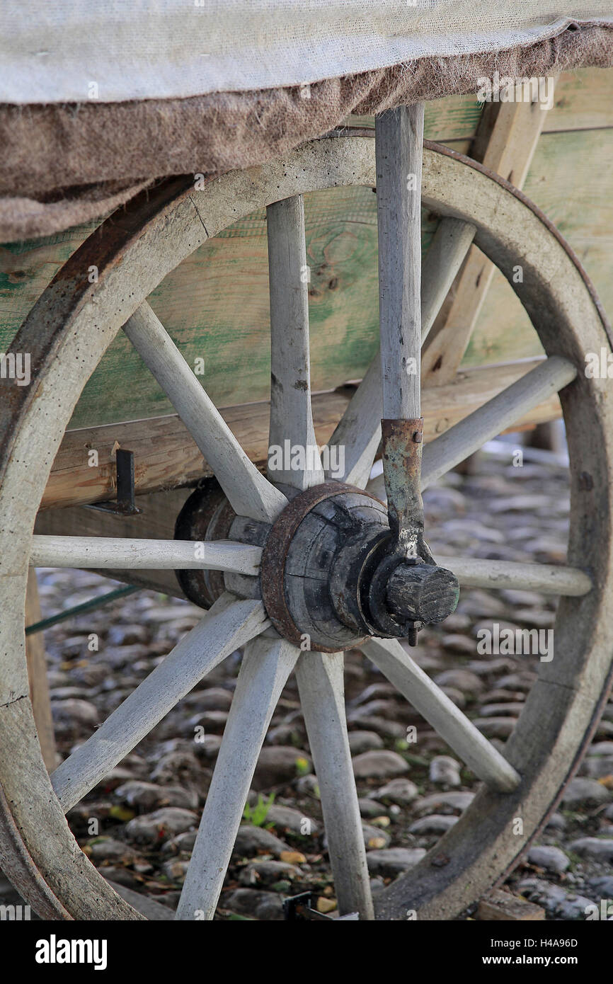 wooden spoke wheel Stock Photo - Alamy