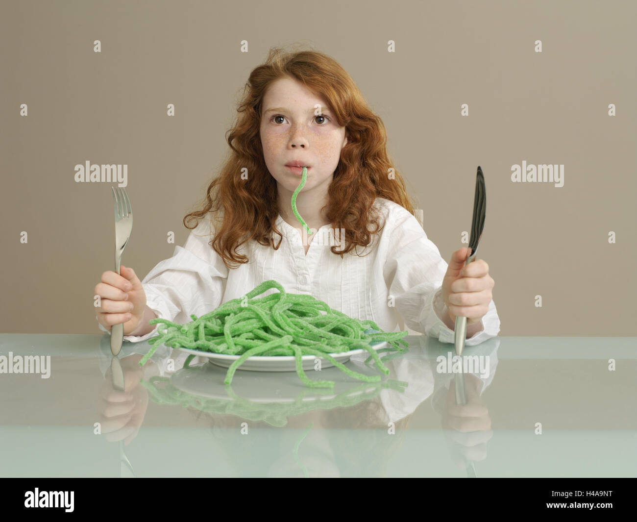 Child plate food studio hi-res stock photography and images - Alamy