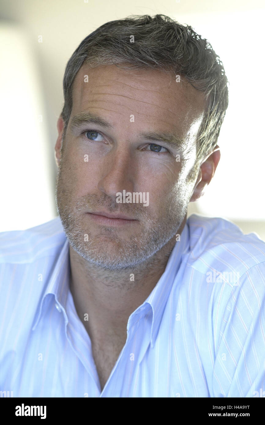 Man, three-day beard, thoughtful, to high-level views, portrait, people ...