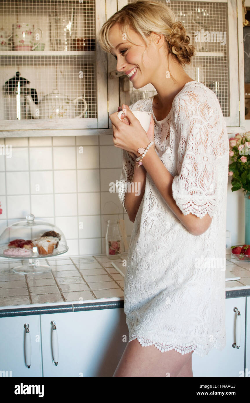 Blond woman, house, kitchen, country-style stand Stock Photo - Alamy