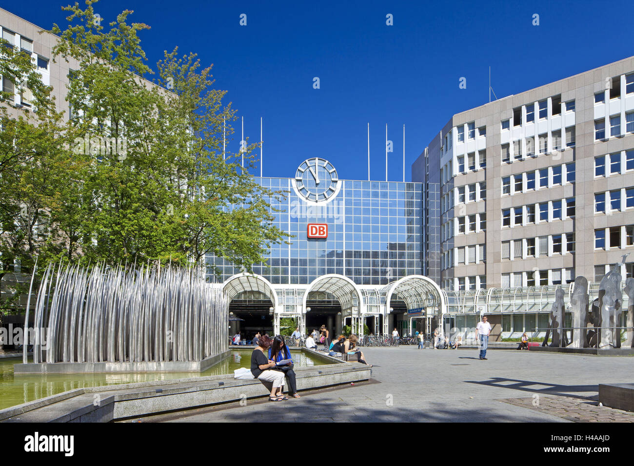 Central station duesseldorf hi-res stock photography and images - Alamy