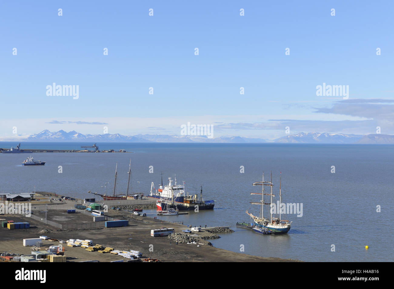 Port longyearbyen spitsbergen svalbard hi-res stock photography and ...