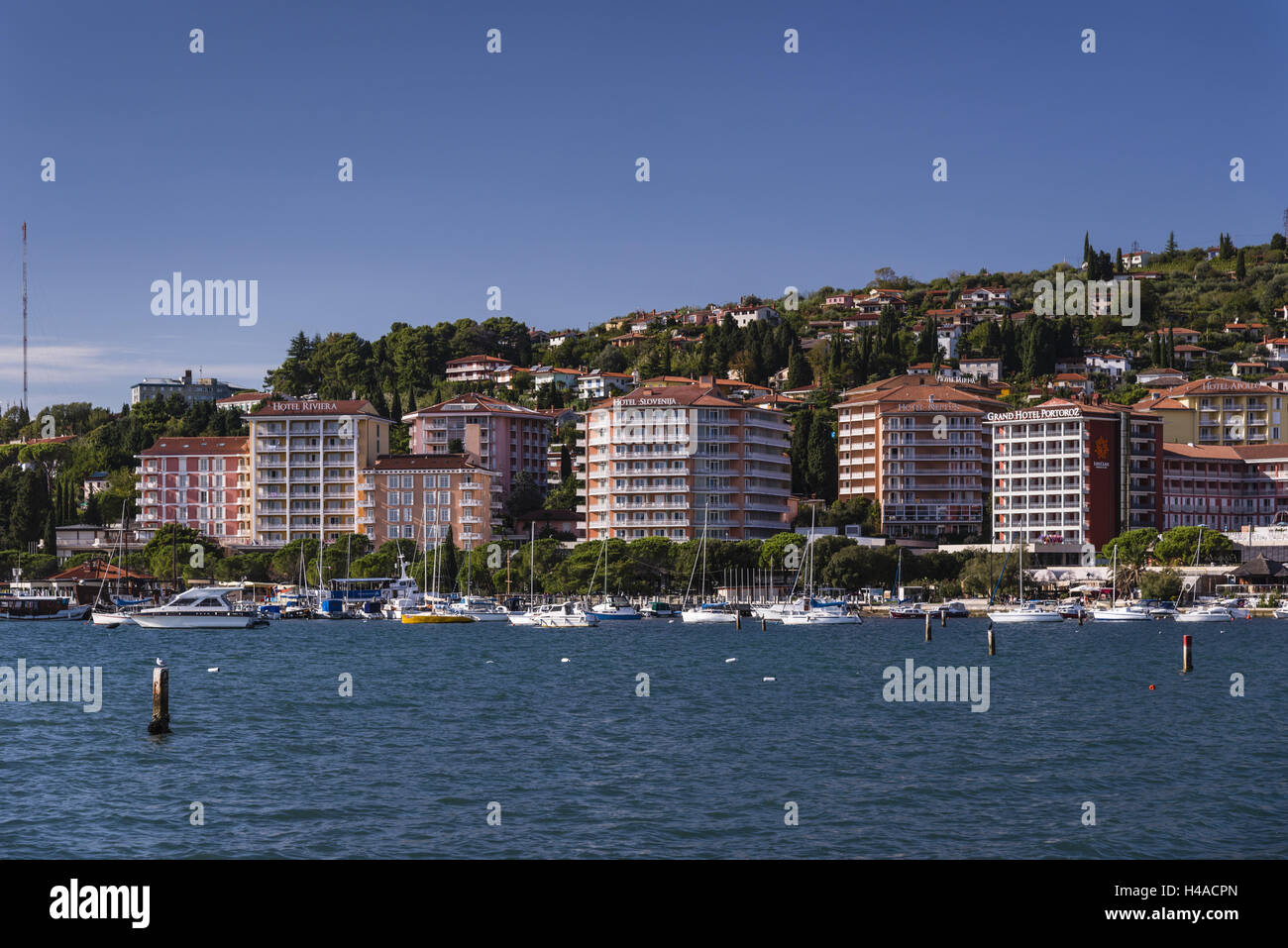Slovenia, Slovenian Riviera, Portoroz, bank promenade with hotel line ...