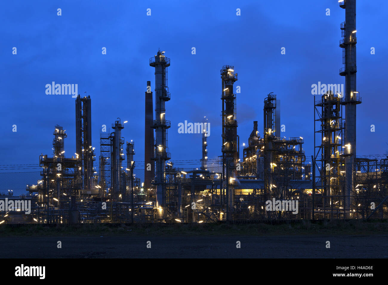 Oil refinery germany hi-res stock photography and images - Alamy