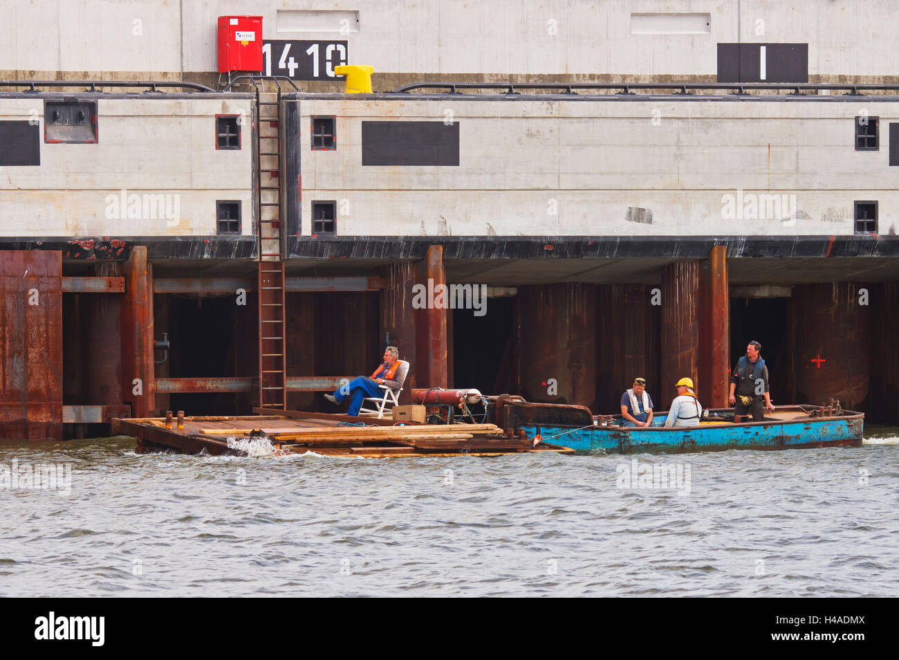Working life on a harbour hi-res stock photography and images - Alamy