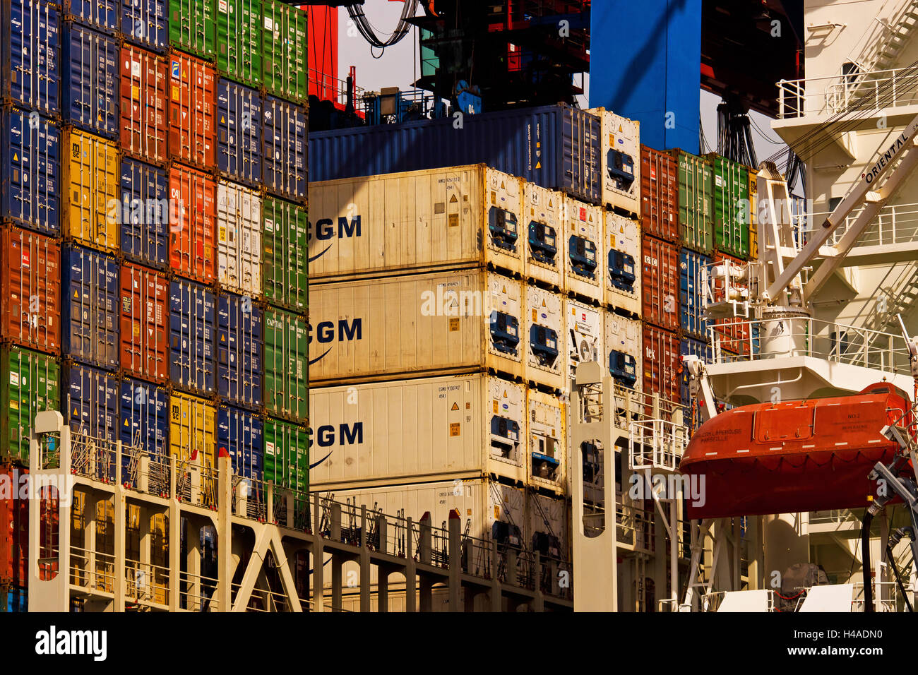 Detailed view container freighter hi-res stock photography and images ...